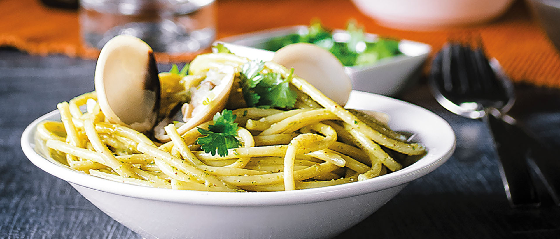 SPAGHETTI CON ALMEJAS Y SALSA DE CILANTRO